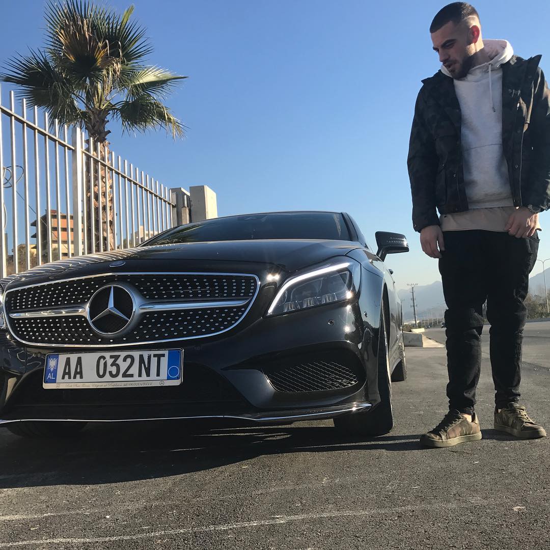 Erik Fullani kapet mat me këngëtaren e njohur, ajo e provokon keq me ...