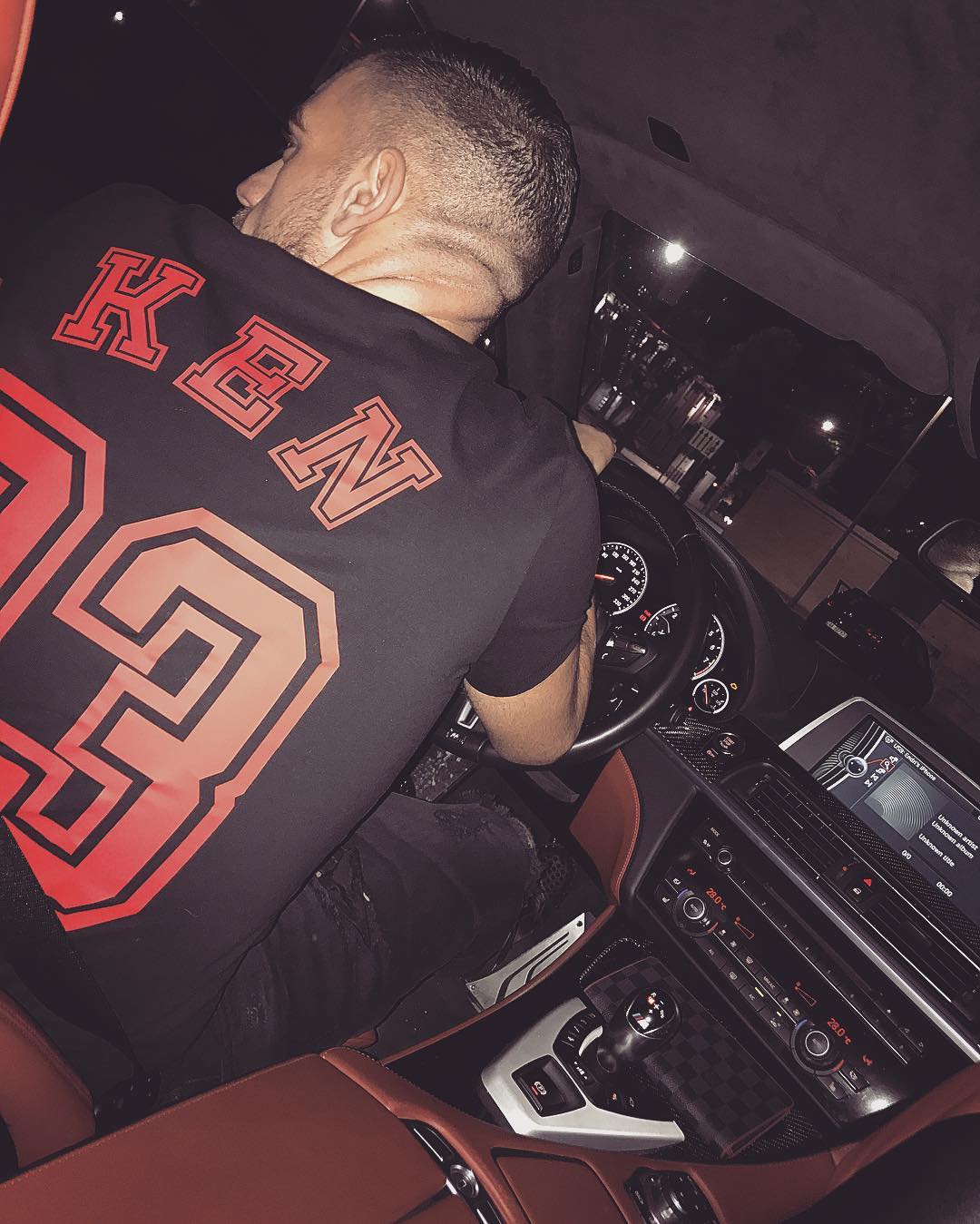 Erik Fullani kapet mat me këngëtaren e njohur, ajo e provokon keq me ...