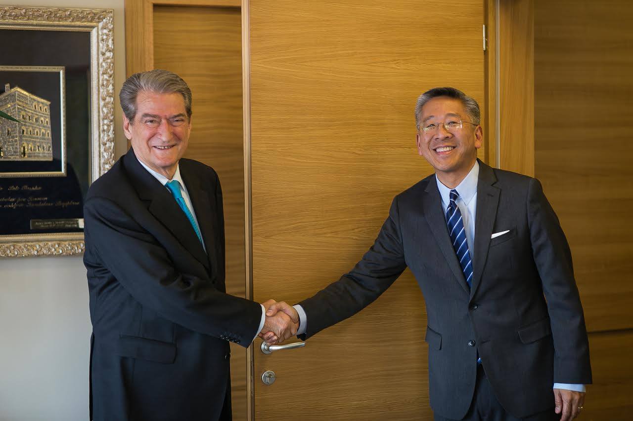 Një orë në zyrë me Lu, Berisha: Unë e di ku ndodhet Klement Balili