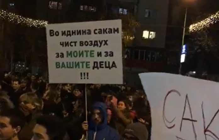 Shkup, protesta për ajër të pastër: "Duam të marrim frymë" (VIDEO)