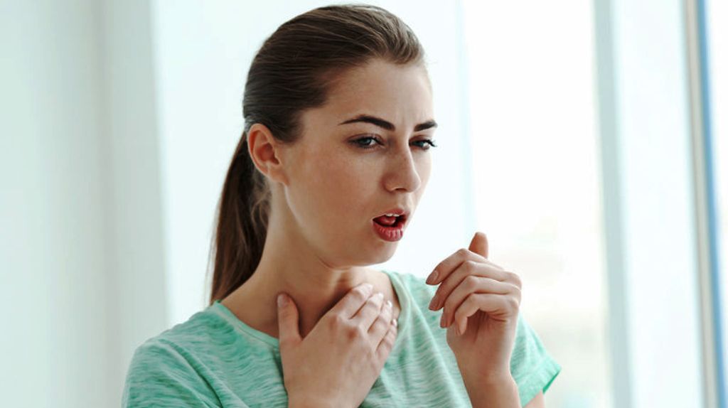 Këta janë dy produktet që bëjnë mrekulli për të larguar kollën