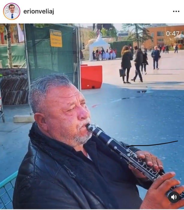 Propaganda e Veliajt thyen çdo kufi/ I sekuestroi veglat muzikore të ...