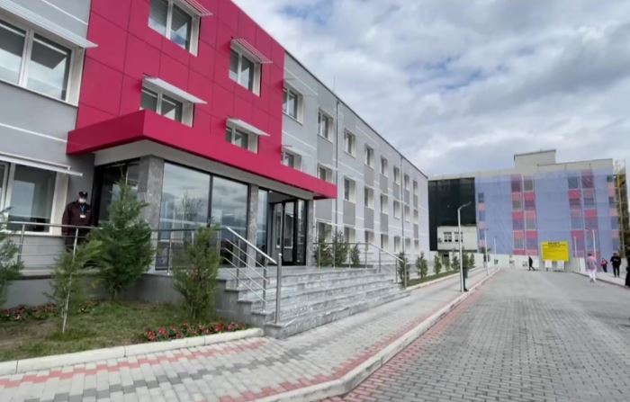 E rëndë në Elbasan! Hidhet nga kati i tretë i spitalit 26-vjeçari me Covid