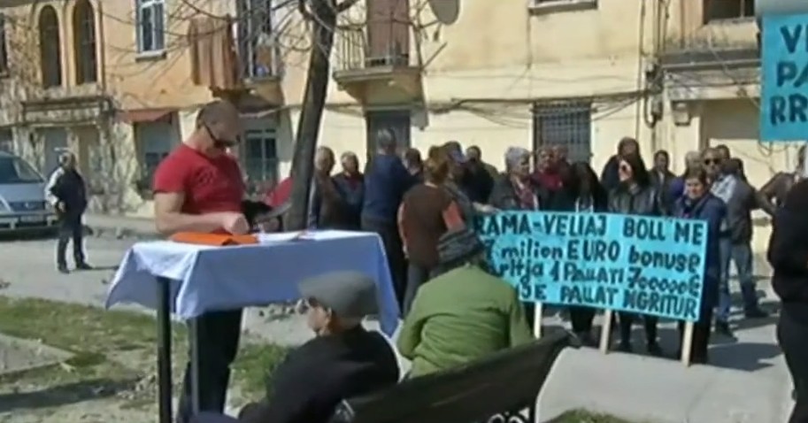 Banorët e Kombinatit protestojnë sot: Pallatet të rindërtohen ku ishin ...