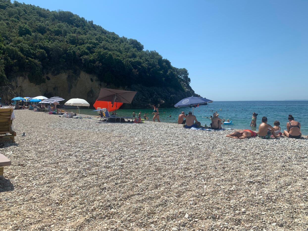 Në Shqipëri "cubat" përzënë nga bregdeti turistët/ Shqiptarja tregon ...