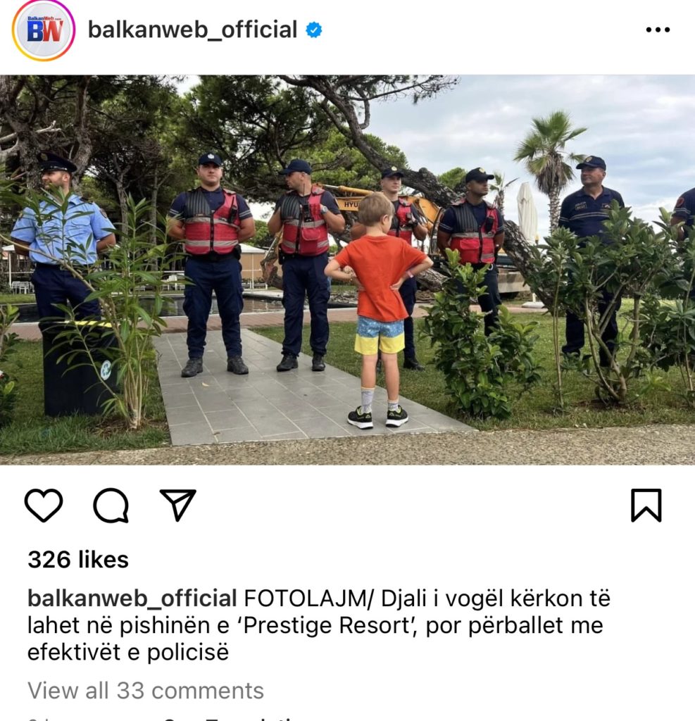 Djali i vogël me mbathje të Ukrainës ndalohet nga policia të lahet në ...