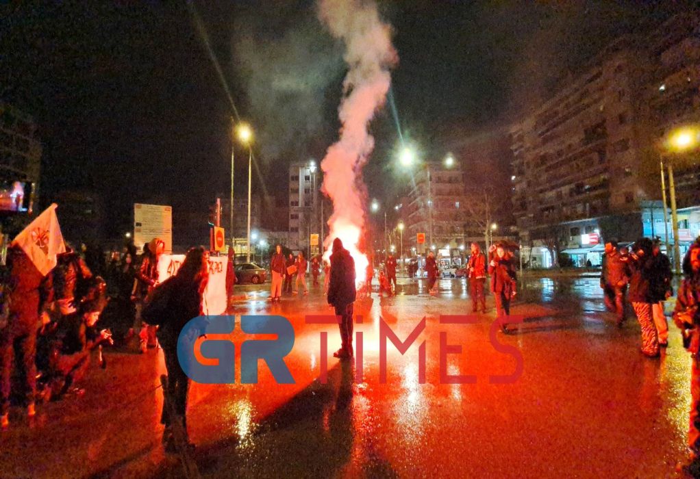 Tensionohet protesta në Greqi, gaz lotsjellës dhe tymuese mes policisë ...