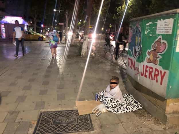 Pazare me prindërit/ Trafikimi i fëmijëve shqiptarë për të lypur në rrugë