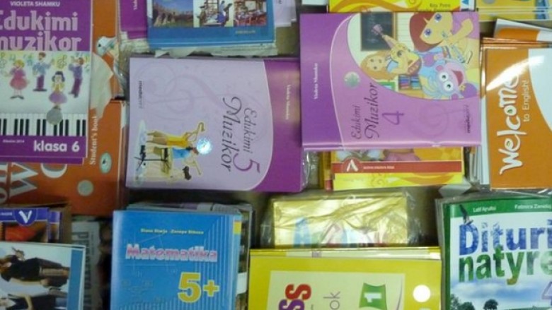 Shqiptari në Londër bën thirrje: Duam tekste të mësojmë shqipen