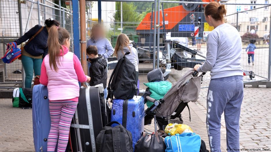 Migrimi i brendshëm po zbraz qarqet, të gjithë drejt Tiranës, Durrësit ...