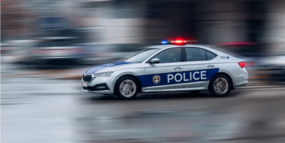 Policia parandalon garat ilegale në autostradën “Ibrahim Rugova”