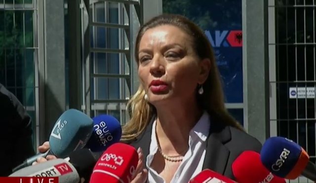 Rikthehet Nesti Angoni, shënjestron Albana Vokshin